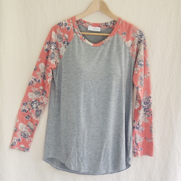 Coco & Main | Tops | Coco Main Pink Gray Floral Ragland Top | Poshmark